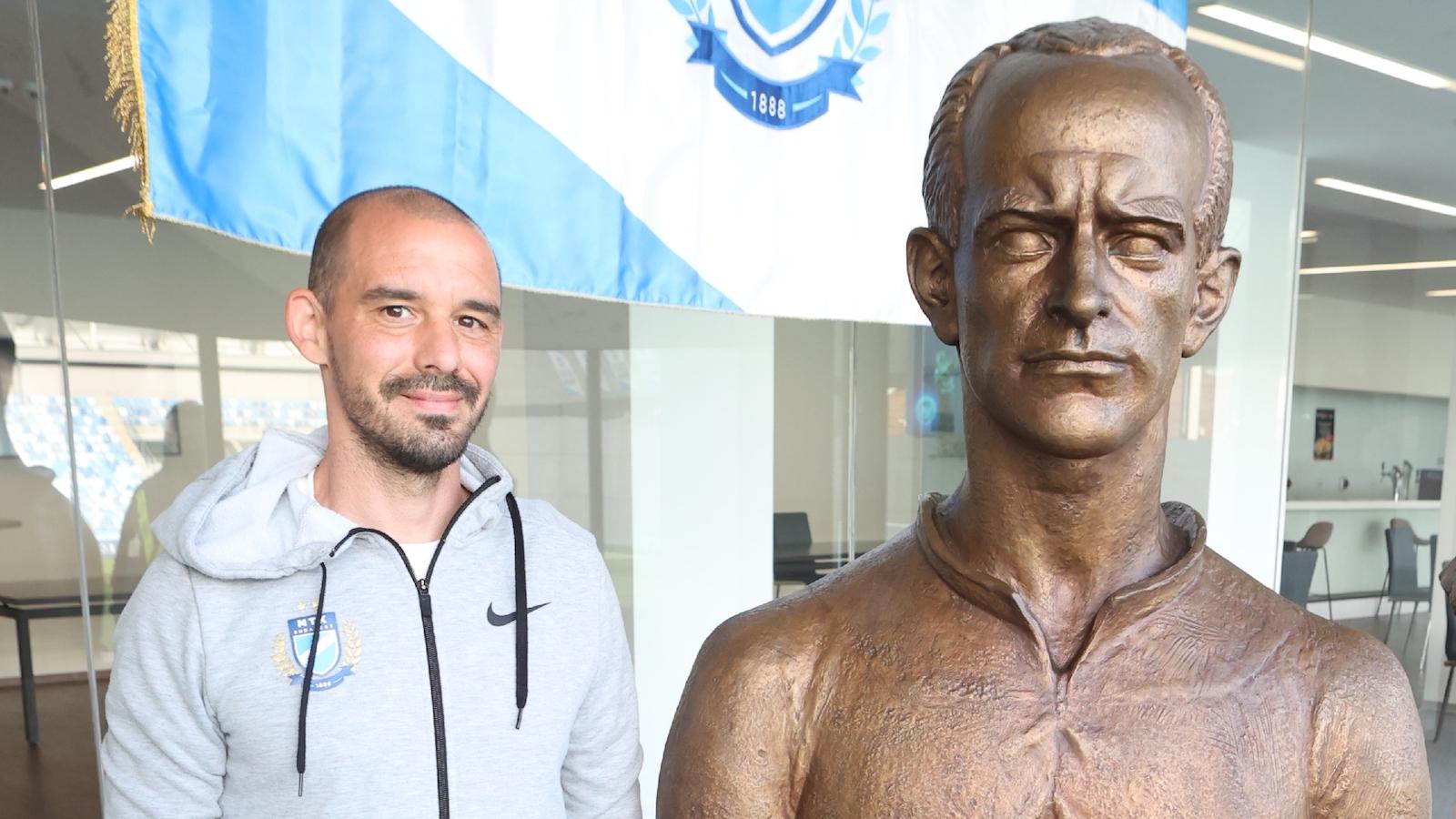 Megkoszorúztuk a 120 éve született Orth György mellszobrát | Az MTK ...